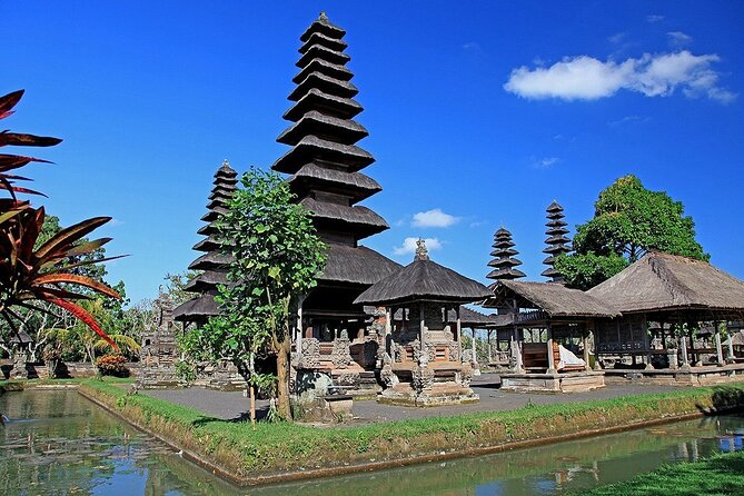 Bali Private Tour: Ulun Danu Temple, Iconic Handara Gate & Tanah Lot Sunset. | Power Traveller