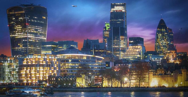 City of London: Fun Mobile Phone Treasure Hunt to a Pub! | Power Traveller