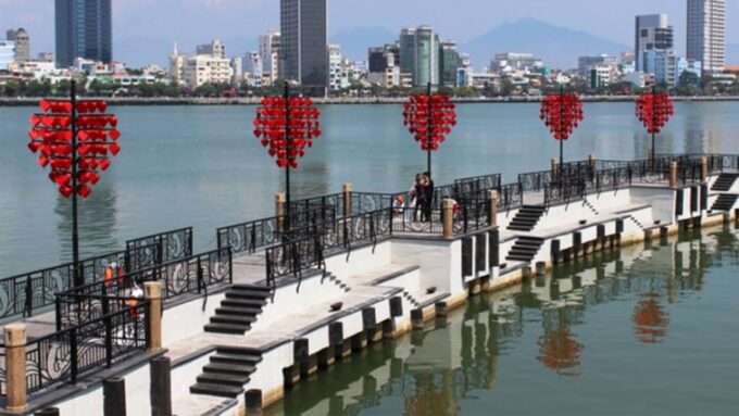 Da Nang by Night: Seafood Dinner, Night Market, Sightseeing | Power ...
