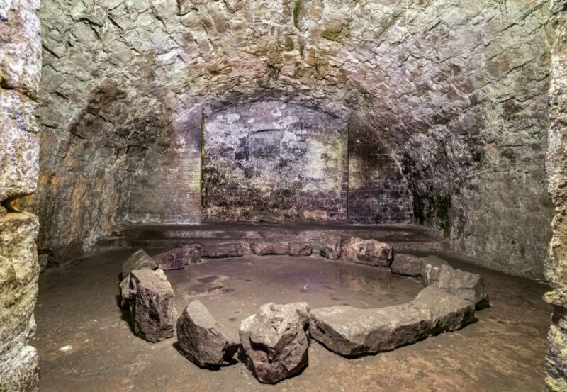 Edinburgh: Haunted Underground Vaults and Graveyard Tour | Power Traveller