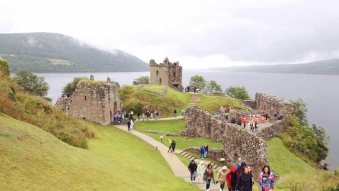 From Edinburgh: Loch Ness & Inverness Tour in Spanish | Power Traveller