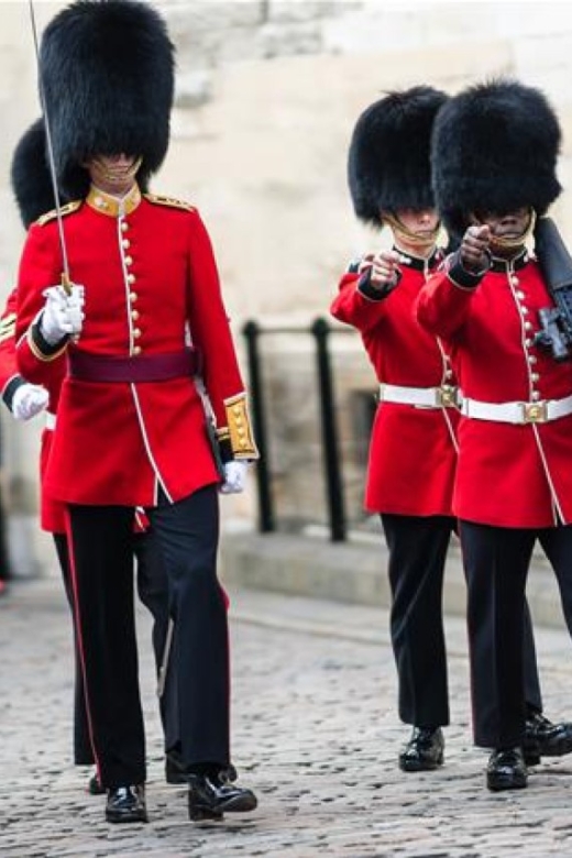 Hop on Hop off London Bus Tour & Tower of London | Power Traveller