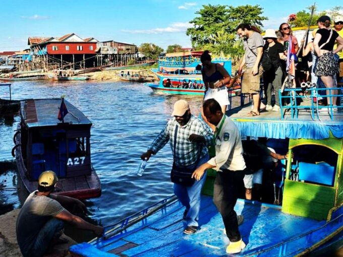 KOMPONG KHLEANG LAKE Community-Floating Village | Power Traveller