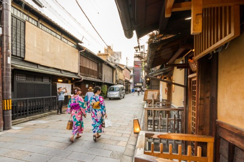 Night Walk in Gion: Kyotos Geisha District | Power Traveller