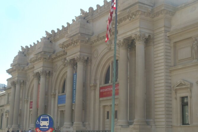 NYC Upper East Side Self-Guided Scavenger Hunt | Power Traveller