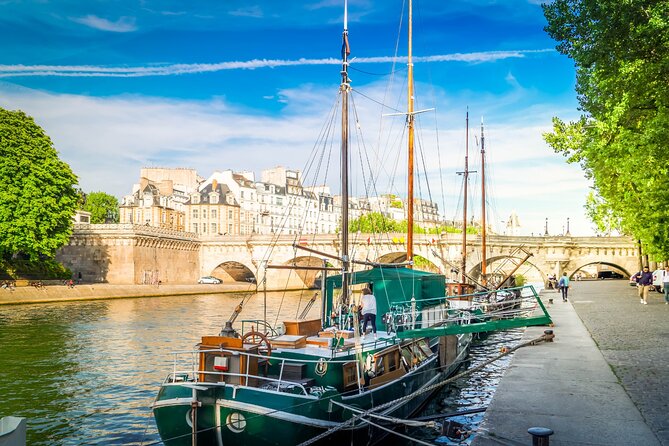 Paris Scavenger Hunt and Highlights Self-Guided Tour | Power Traveller