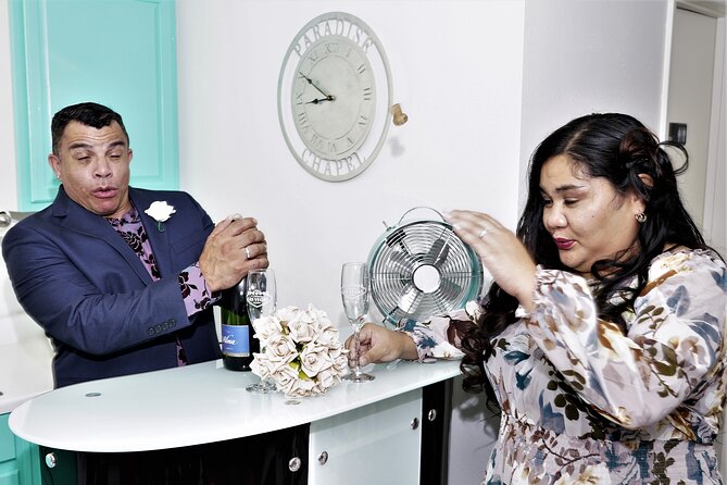 Private Tour by Limousine of Las Vegas Chapel Row | Power Traveller