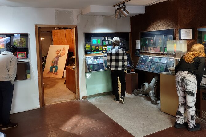 Tour of Dr. Lasers Holographic Studios and Laser Lab | Power Traveller