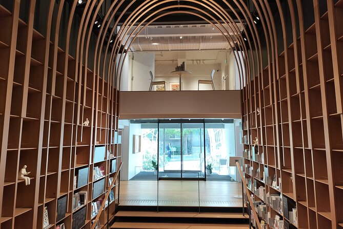 Walking Discovery Tour of Hidden Neighborhoods of Tokyo | Power Traveller